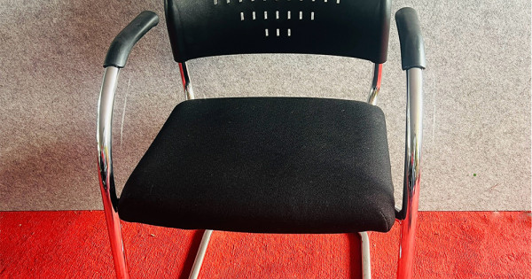 Genuine Vitra Eames Visitor Chair Office Reception Chair In Good Condition
